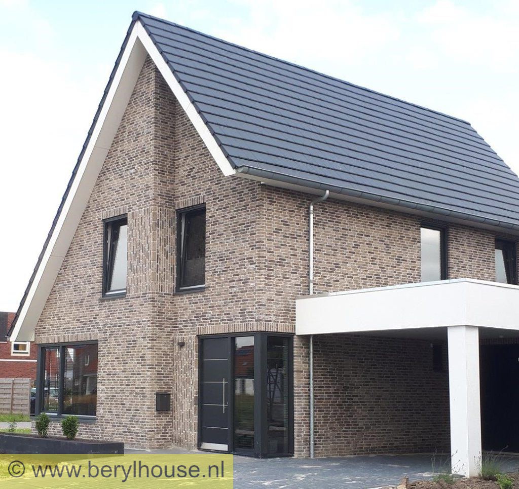 Dakpannen antraciet engobe VLAKKE DAKPAN 11,8 (per m2) – Beryl House