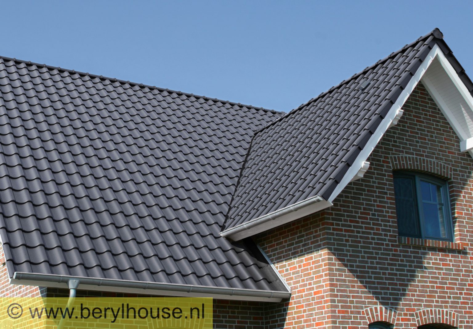 Dakpannen antraciet engobe OVH 11 (per m2) – Beryl House